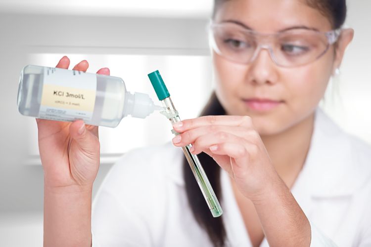 Avoid titration mistakes through best practice sensor handling | Metrohm