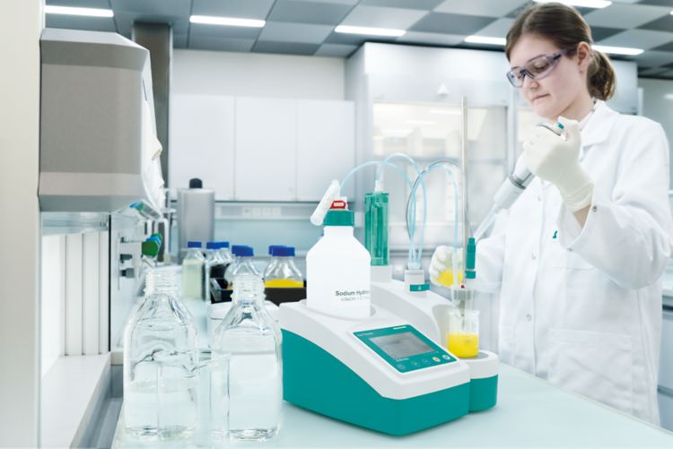 Potentiometric titrator OMNIS | Metrohm