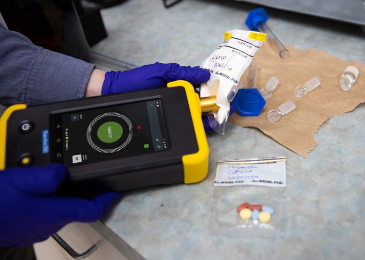 Raman spectroscopy: The easy way to analyze polymers | Metrohm