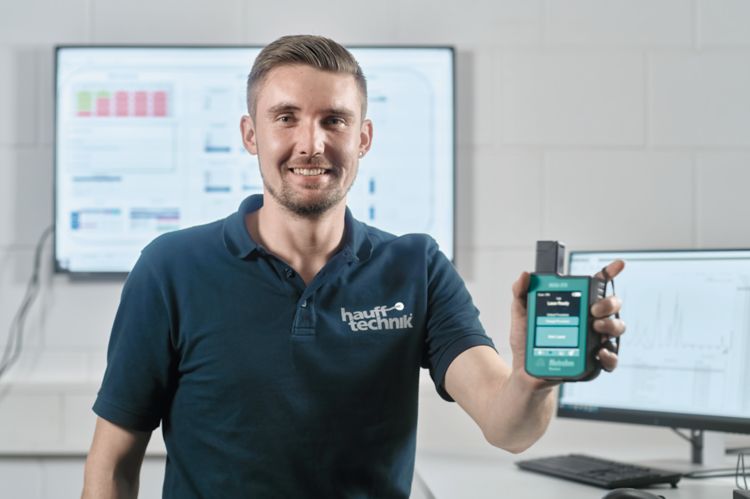 MIRA XTR for ID verification of incoming polymer pellets | Metrohm